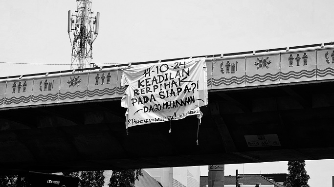 Poster-poster Kritis Mengepung Kota, Suara Rakyat Dago Elos Menuntut ...