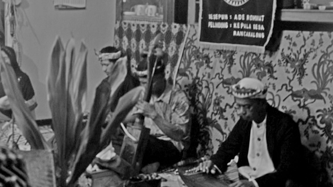 Semalam Suntuk Larut dalam Tarawangsa Rancakalong | BandungBer...