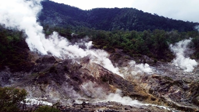 NGABUBURIT MENYIGI BUMI #7: Mewaspadai Letusan Gunung Salak dan Banjir ...