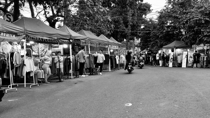 Kawasan Trunojoyo Bandung, Magnet Fesyen Lebaran Anak Muda ...
