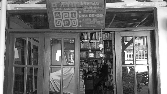 JEJAK-JEJAK LITERASI DI BANDUNG #5: Perpustakaan Batu Api, Warung ...