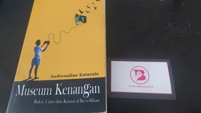 RESENSI BUKU: Museum Kenangan, Membagikan Jatuh Cinta Pertama ...