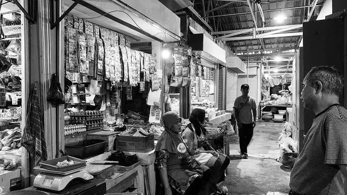 Setelah Kebakaran, Pedagang Pasar Sadang Serang Udunan Membang...