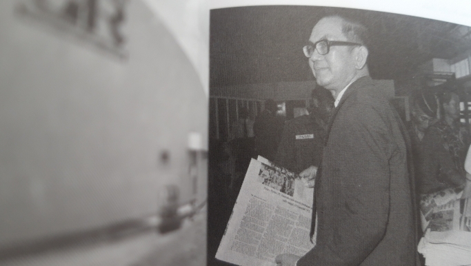 BUNGA DI TEMBOK: PK Ojong, dari Milwaukee Journal ke Opel Caravan ...